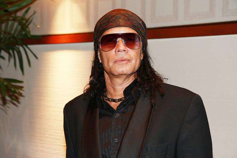 Grammys plays it safe - The Edge FM